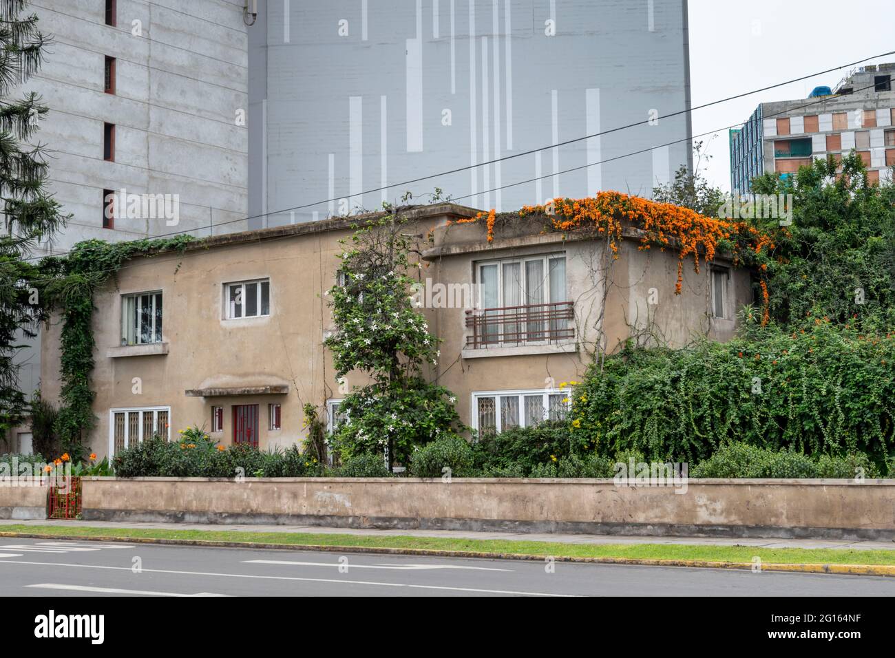 Lima peru building modern hi-res stock photography and images - Alamy