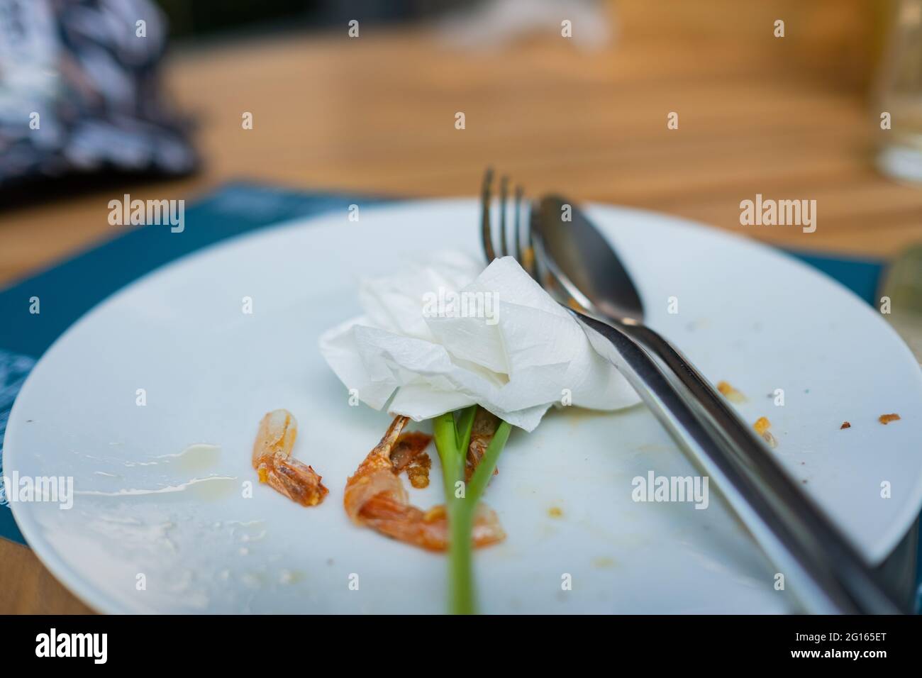 Waste of food after dinner table hi-res stock photography and images ...