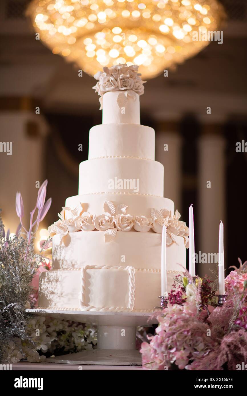 Beautiful wedding cake with blur background Stock Photo - Alamy