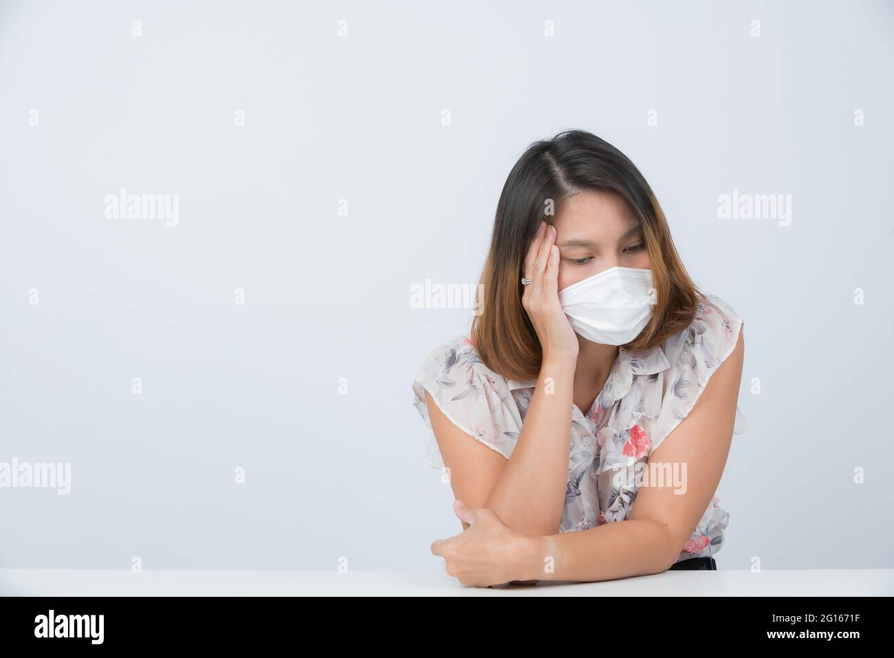 Fainting woman hi-res stock photography and images - Alamy