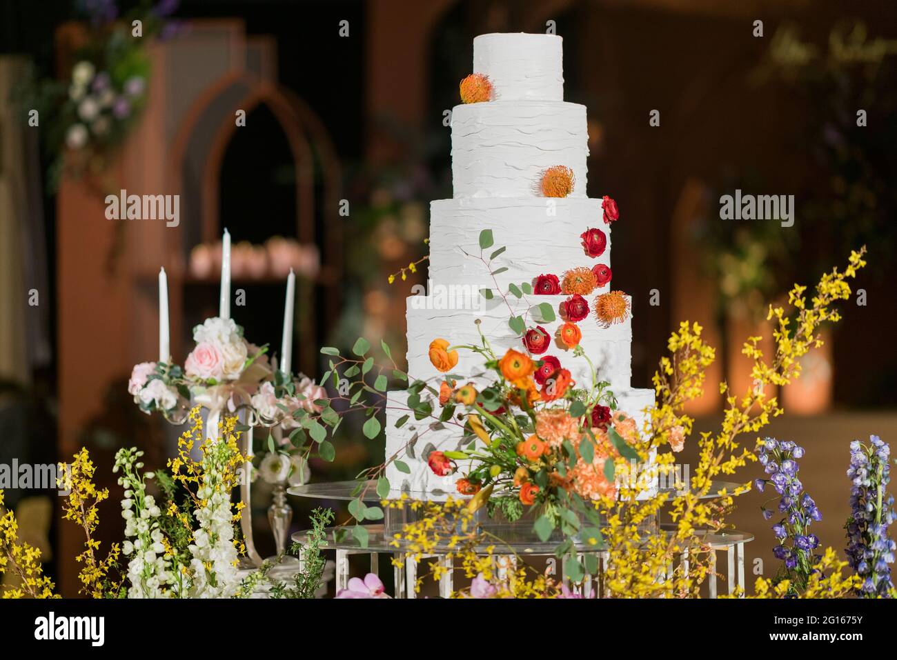 Beautiful wedding cake with blur background Stock Photo - Alamy