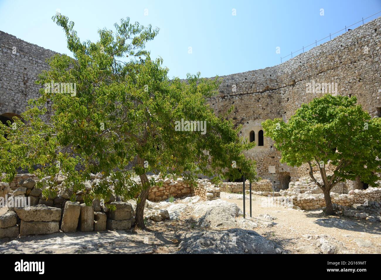 Chlemoutsi (also known as "Clermont") castle at Kastro village ...