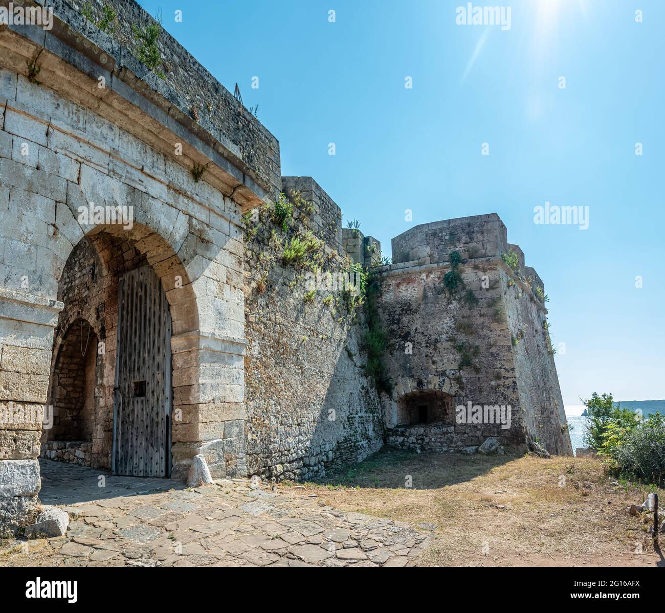 Walls of Neokastro fortress in Pylos Greece Stock Photo - Alamy