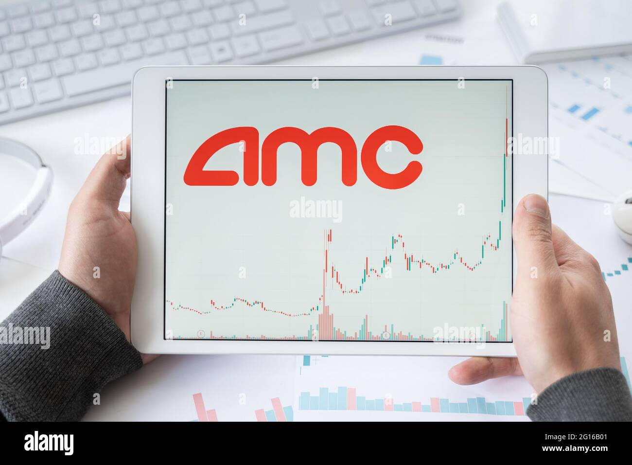 Tablet play icon hi-res stock photography and images - Alamy