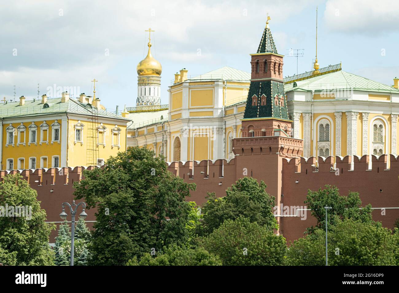 Complex of buildings of the Moscow Kremlin Stock Photo - Alamy