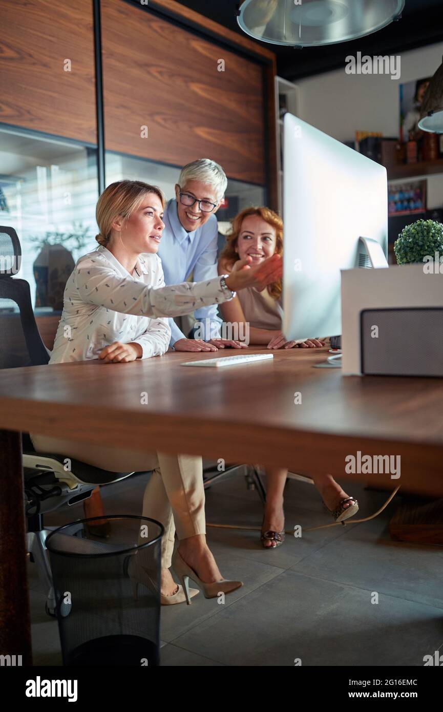 Company team smiling helping colleague hi-res stock photography and ...