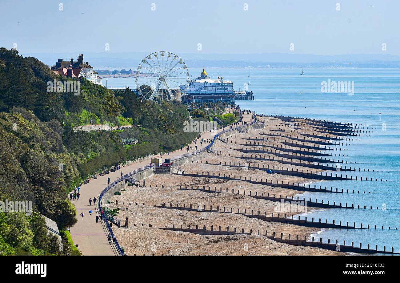 Eastbourne Seafront Summer High Resolution Stock Photography and Images ...