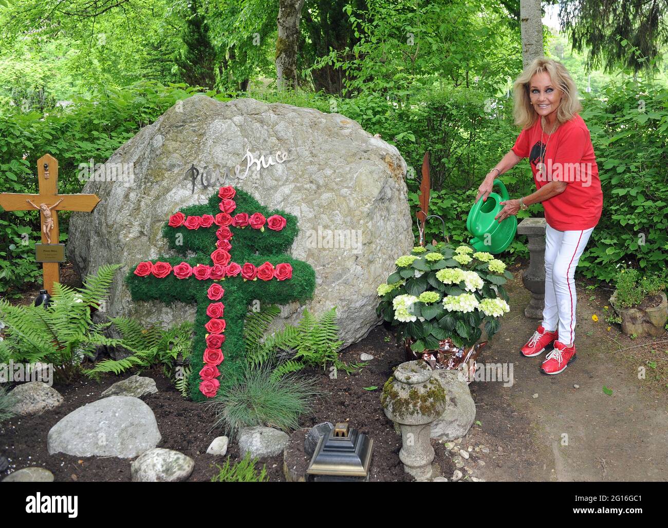 Pierre brice hi-res stock photography and images - Alamy