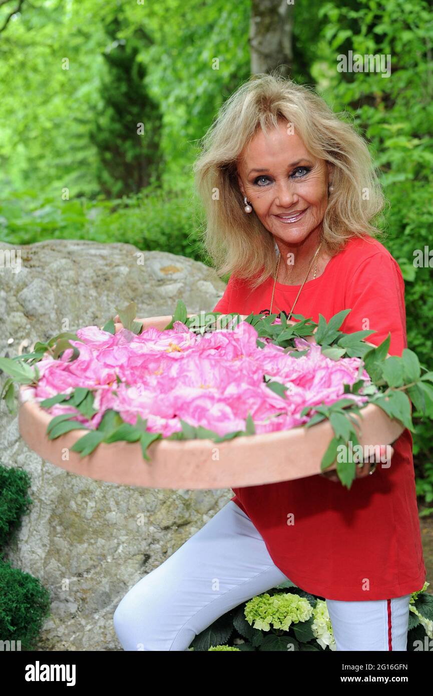 Bavaria, Germany. 04th June, 2021. 04 June 2021, Bavaria, Gräfelfing ...