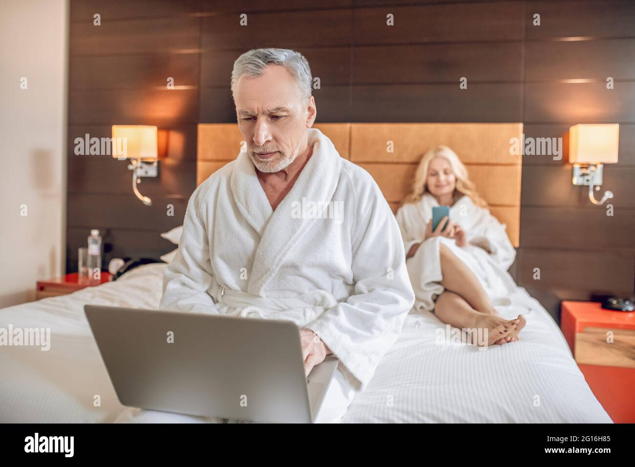 Man woman bath together hi-res stock photography and images - Alamy