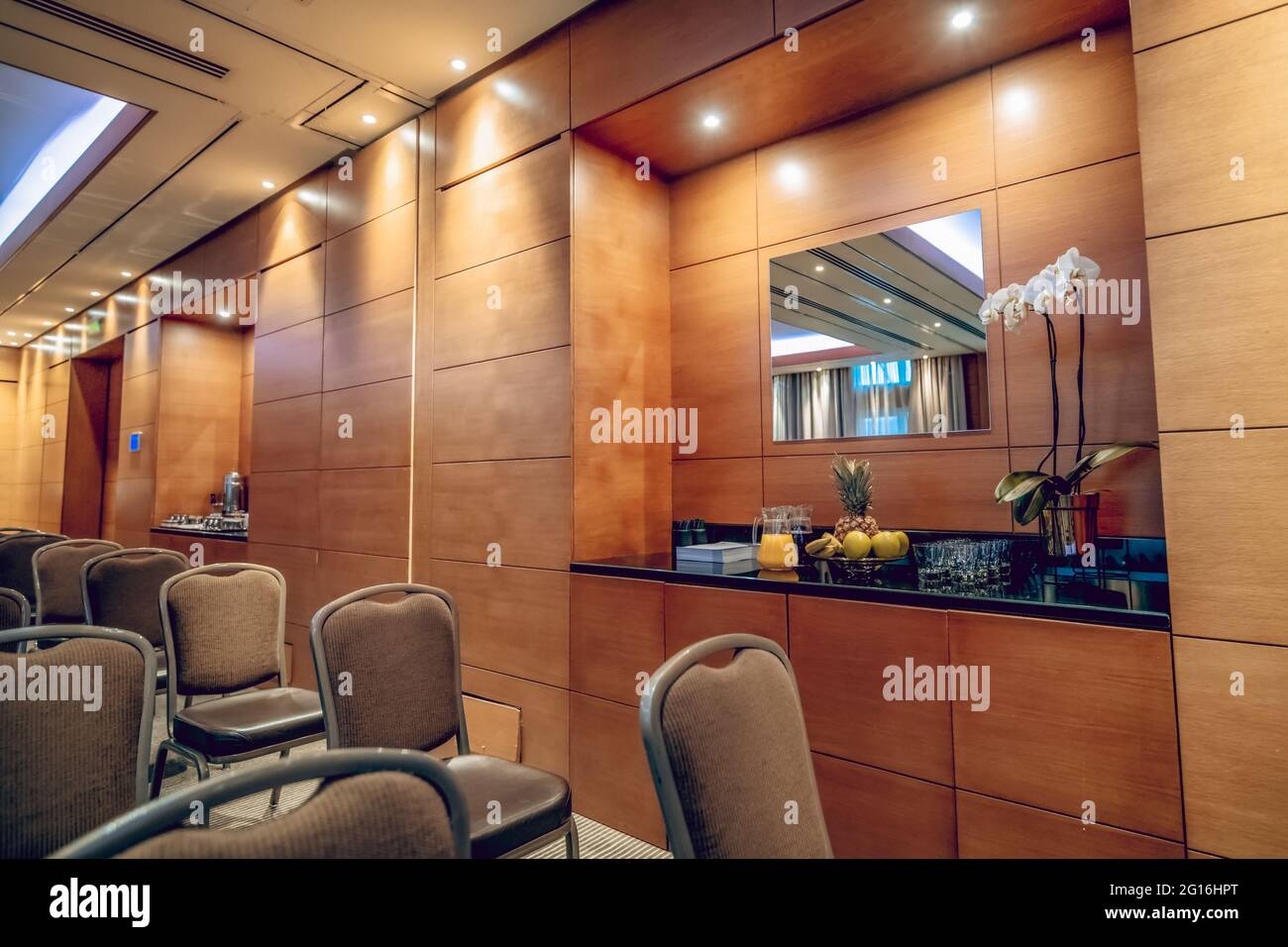 Modern lunch room hi-res stock photography and images - Alamy
