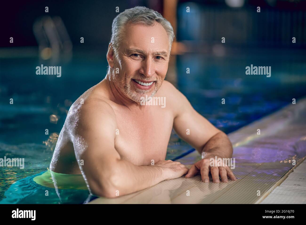 Good looking man in swimming pool hi-res stock photography and images ...