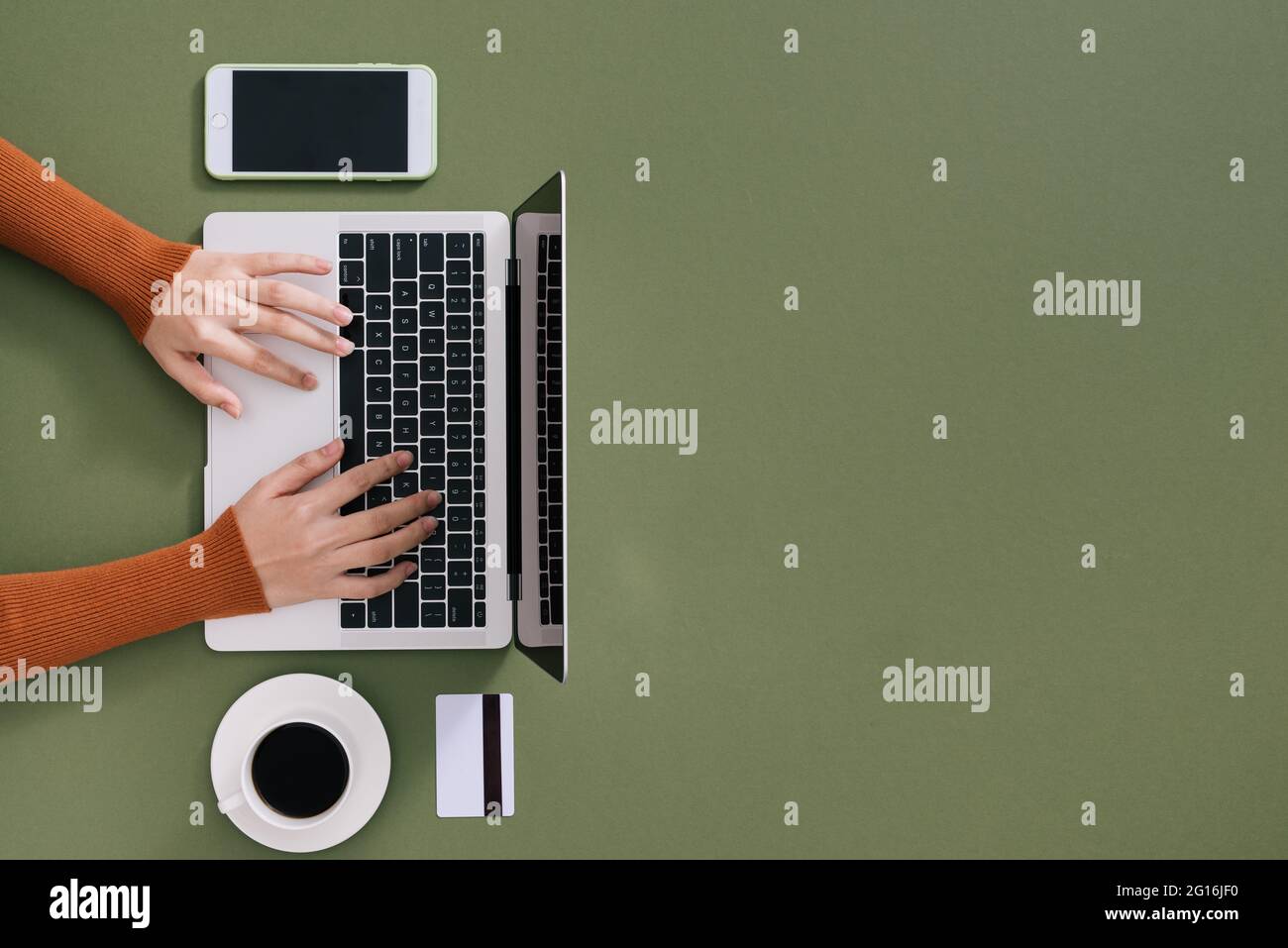 Girls hands hi-res stock photography and images - Alamy