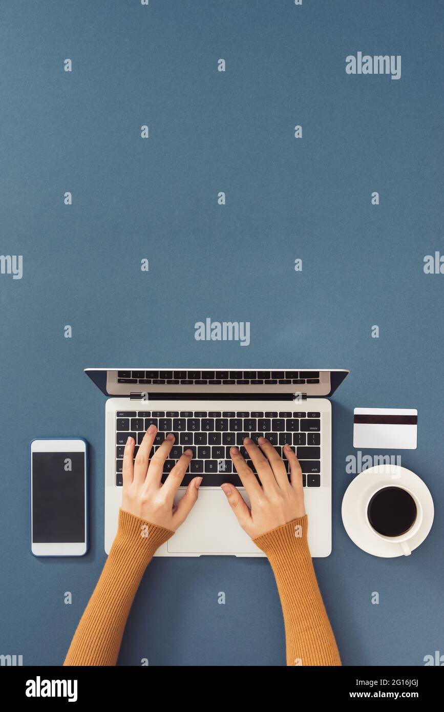 Girls workspace hi-res stock photography and images - Alamy