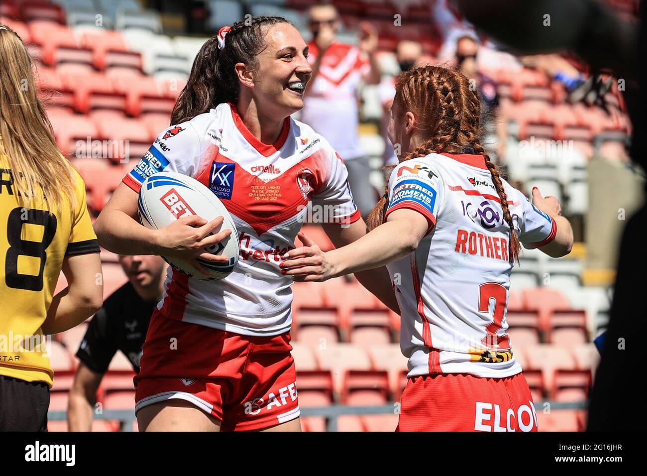 Rachel Woosey (24) of St Helens celebrates her try Stock Photo - Alamy