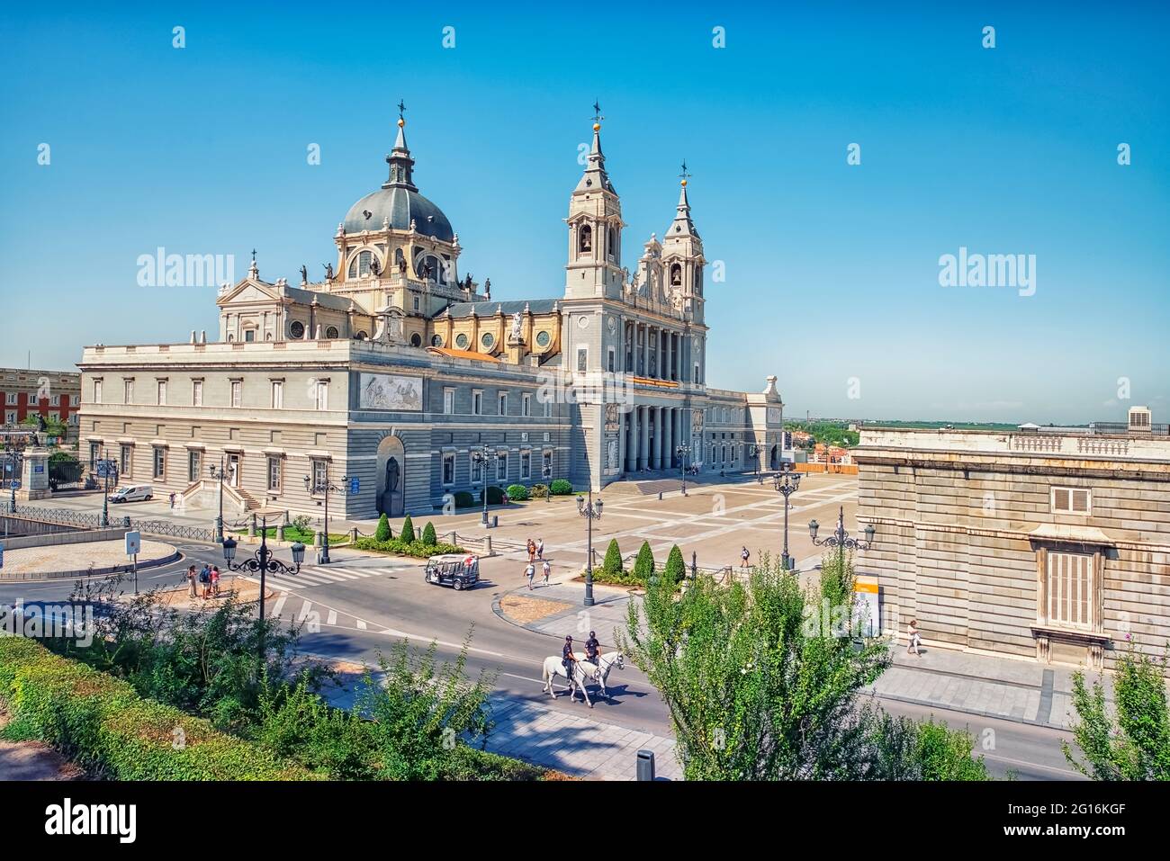 Night view of almudena cathedral hi-res stock photography and images ...