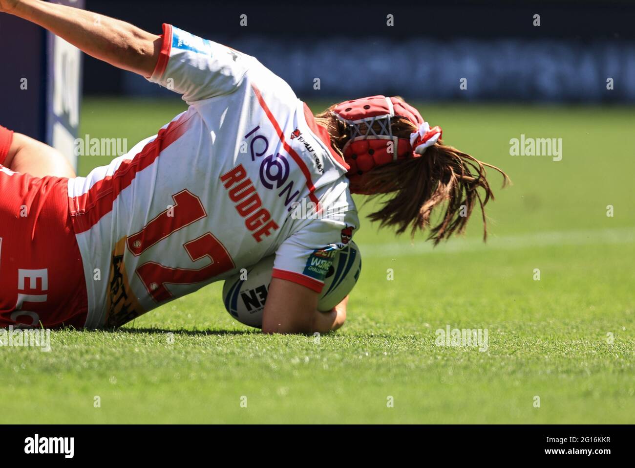Emily Rudge (12) of St Helens goes over for a try Stock Photo - Alamy