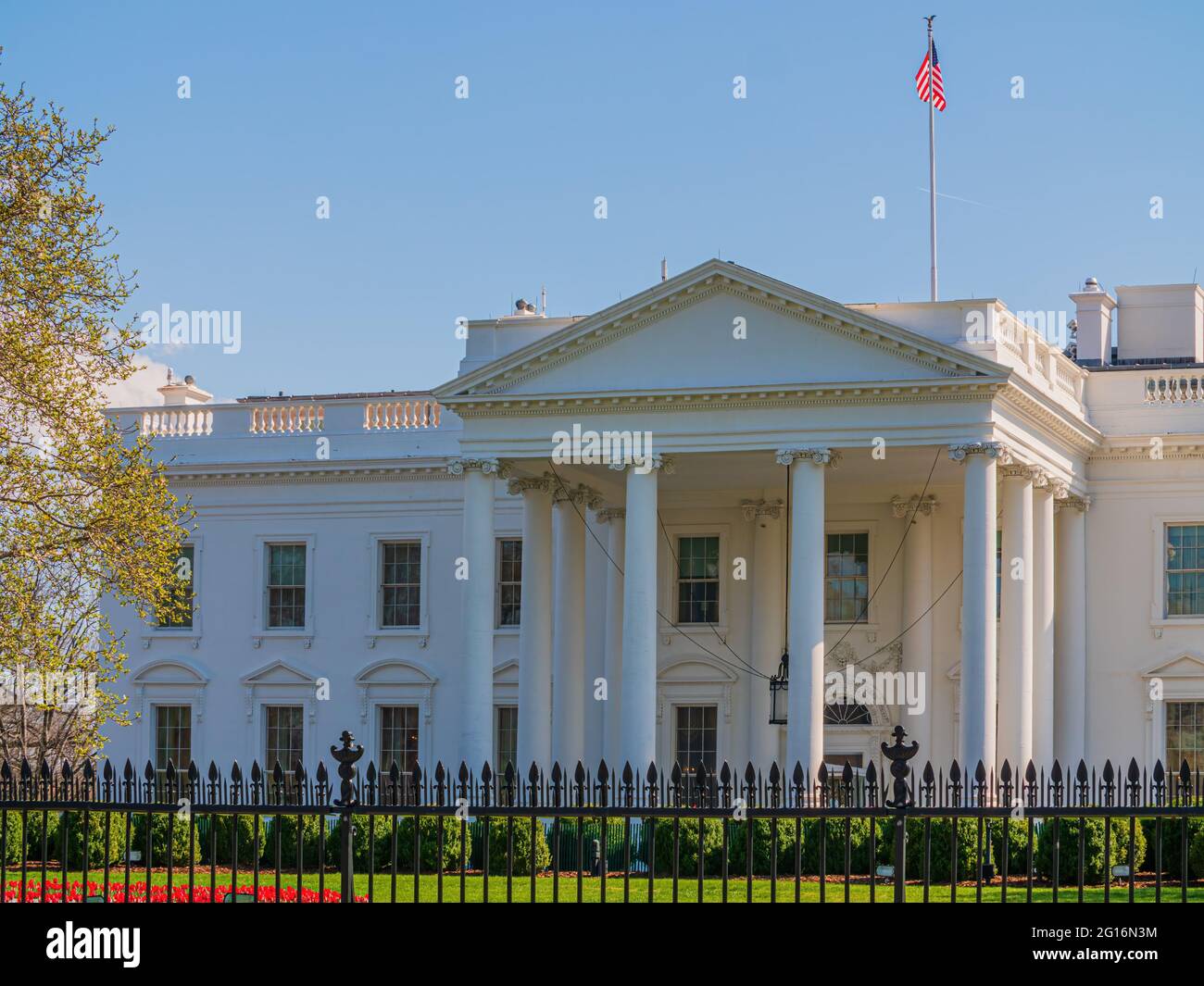 The White House building north lawn - Washington DC, United States of ...