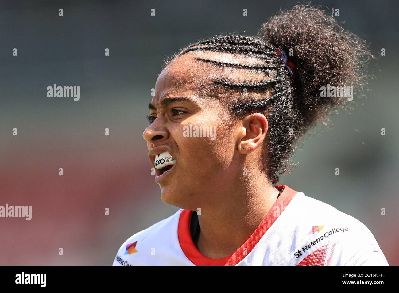 Gum shield rugby hi-res stock photography and images - Alamy