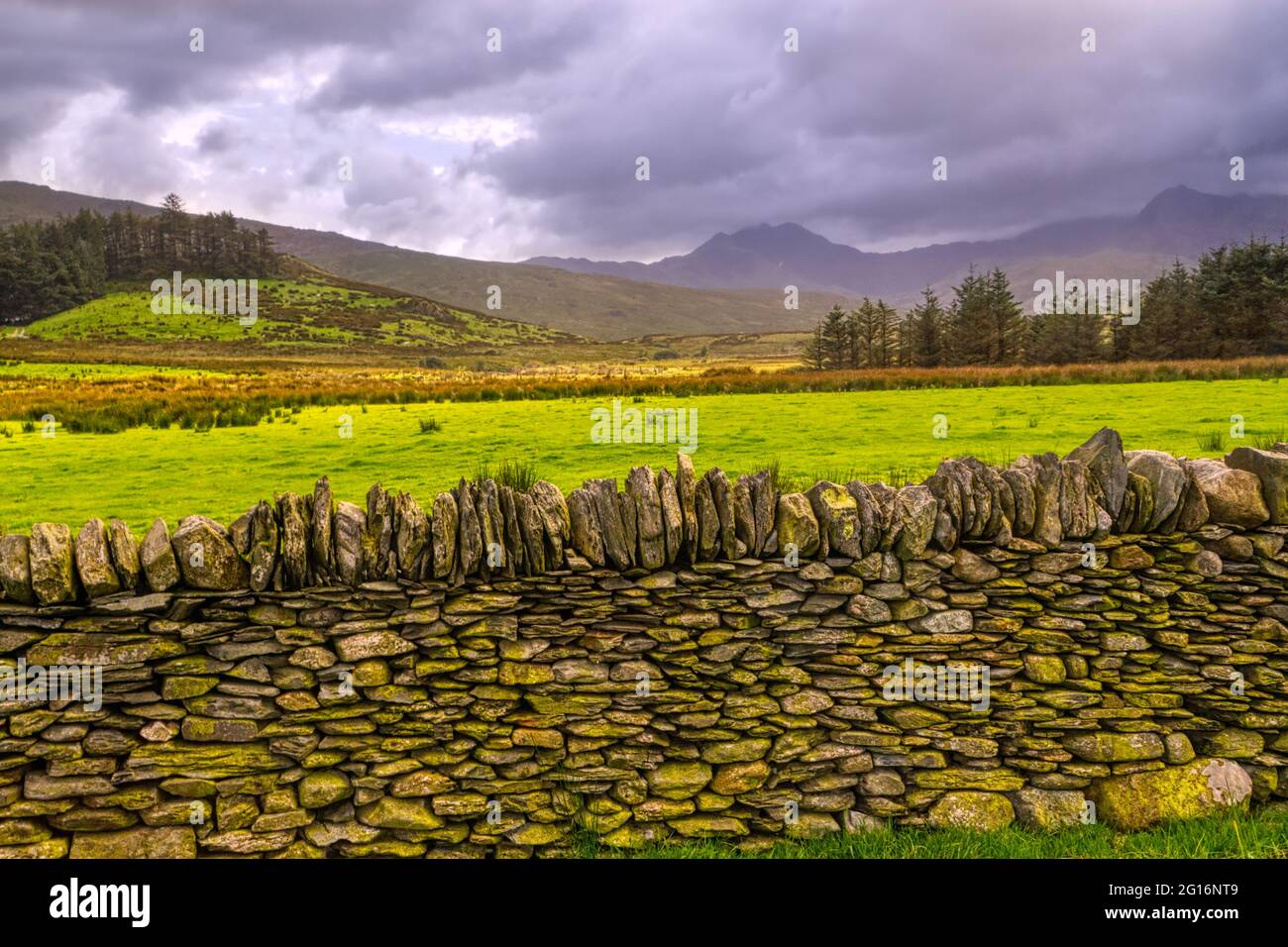 Rock fences hi-res stock photography and images - Alamy