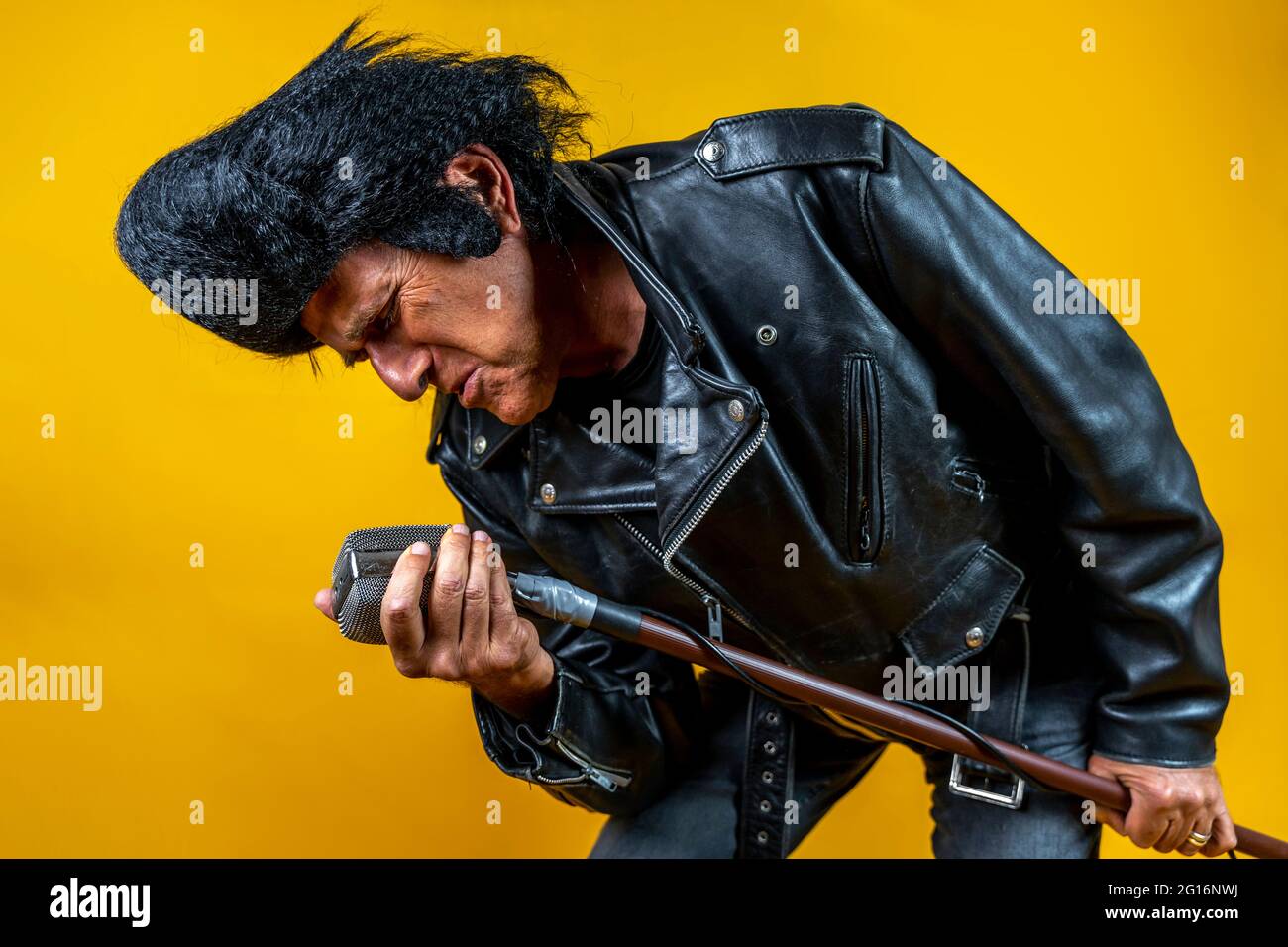 Rockabilly hair style hi-res stock photography and images - Alamy