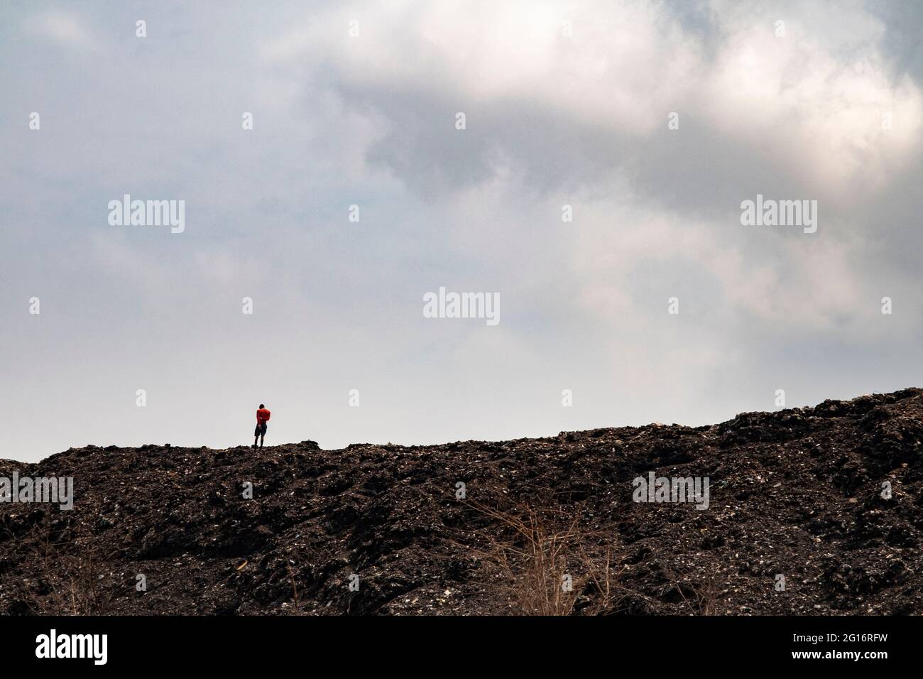 Kolkata, WEST BENGAL, INDIA. 5th June, 2021. A man standing above the ...