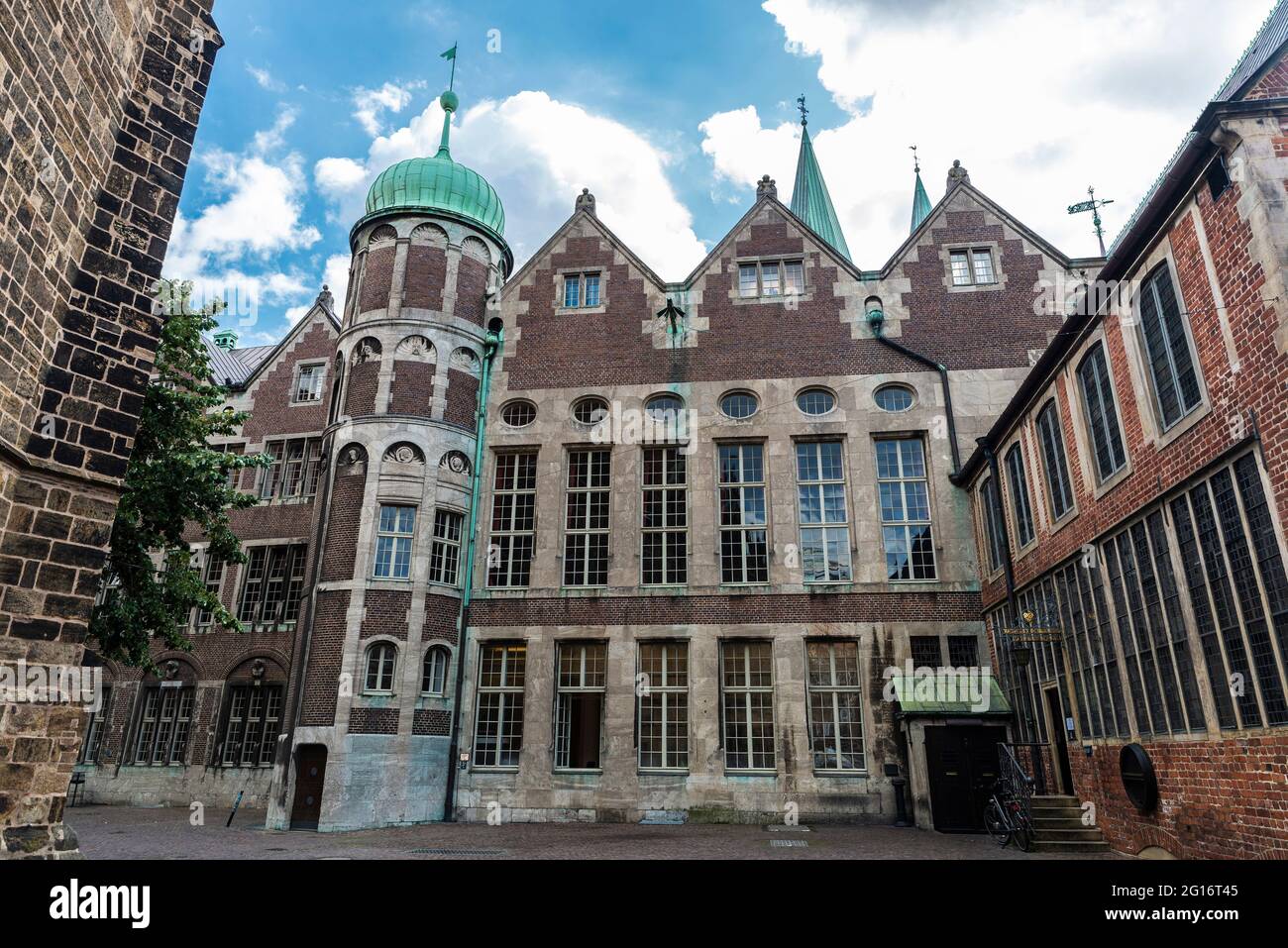 Facade of the Bremen City Hall in the old town of Bremen, Germany Stock ...