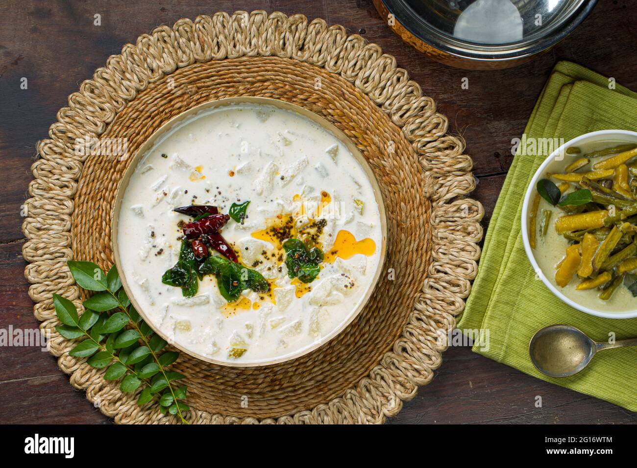 Onam sadhya in kerala hi-res stock photography and images - Alamy