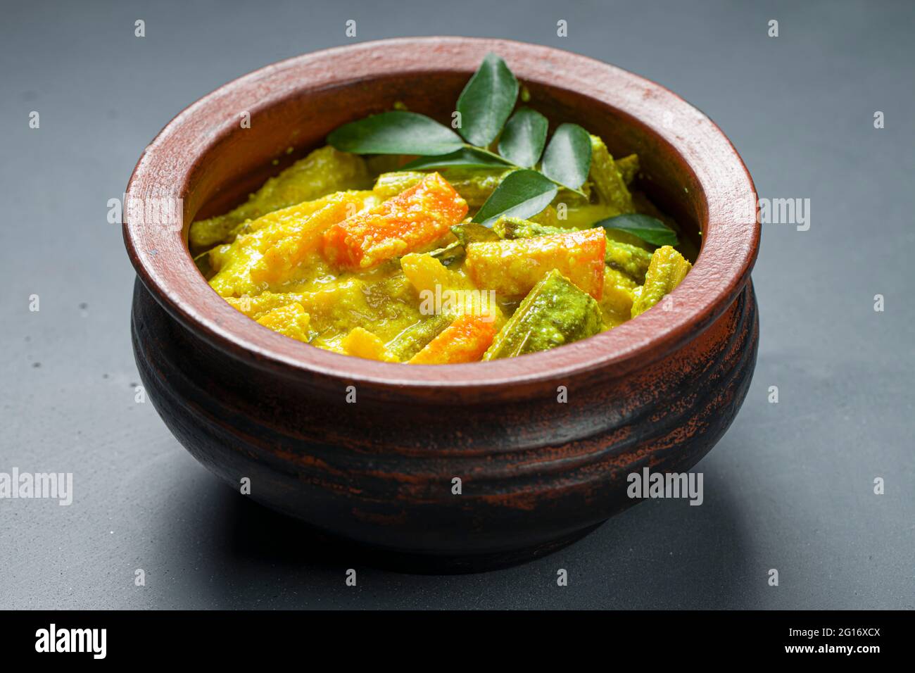Traditional earthenware hi-res stock photography and images - Alamy