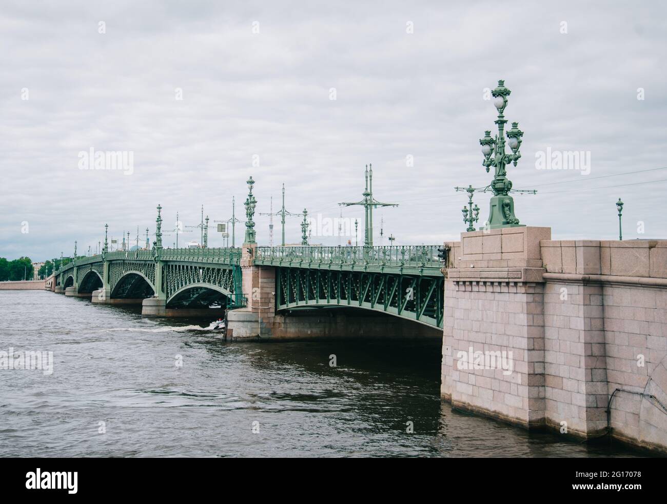 The bridge across the neva river hi-res stock photography and images ...