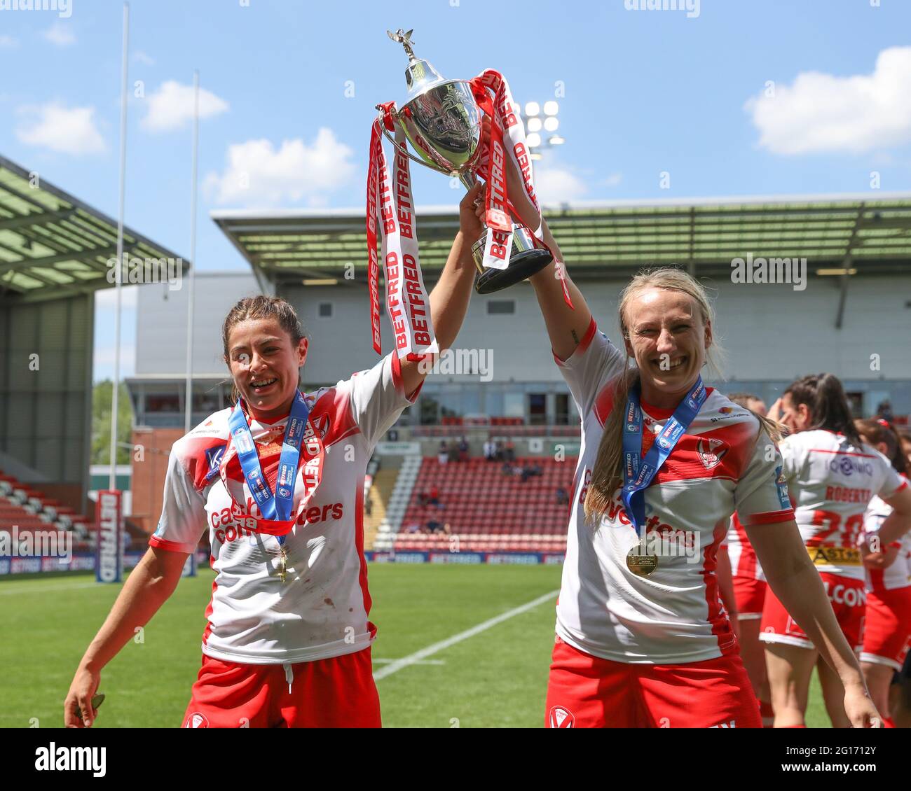 Jodie Cunningham (1) of St Helens (R) and Emily Rudge (12) of St Helens ...