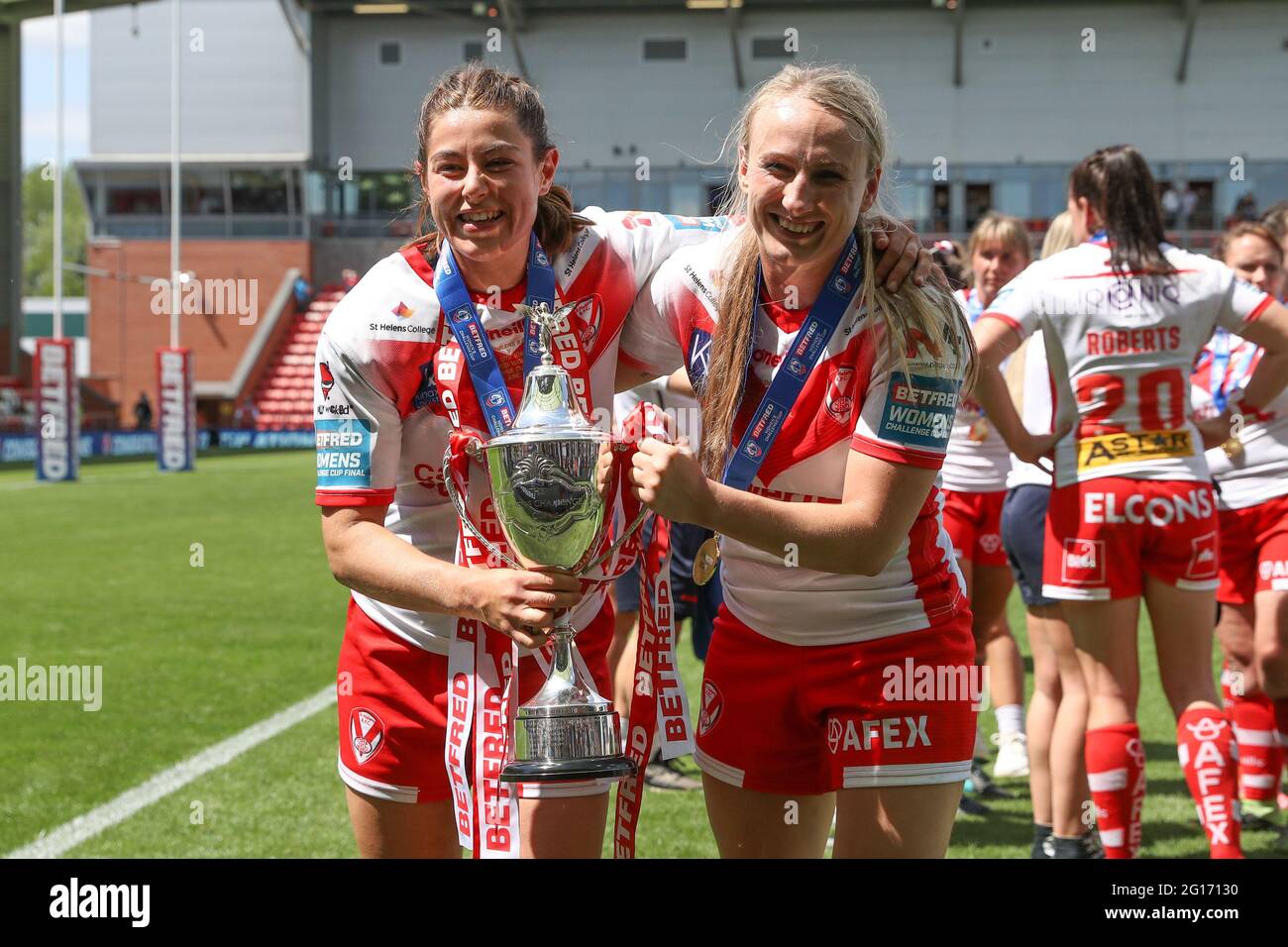 Jodie Cunningham (1) of St Helens (R) and Emily Rudge (12) of St Helens ...