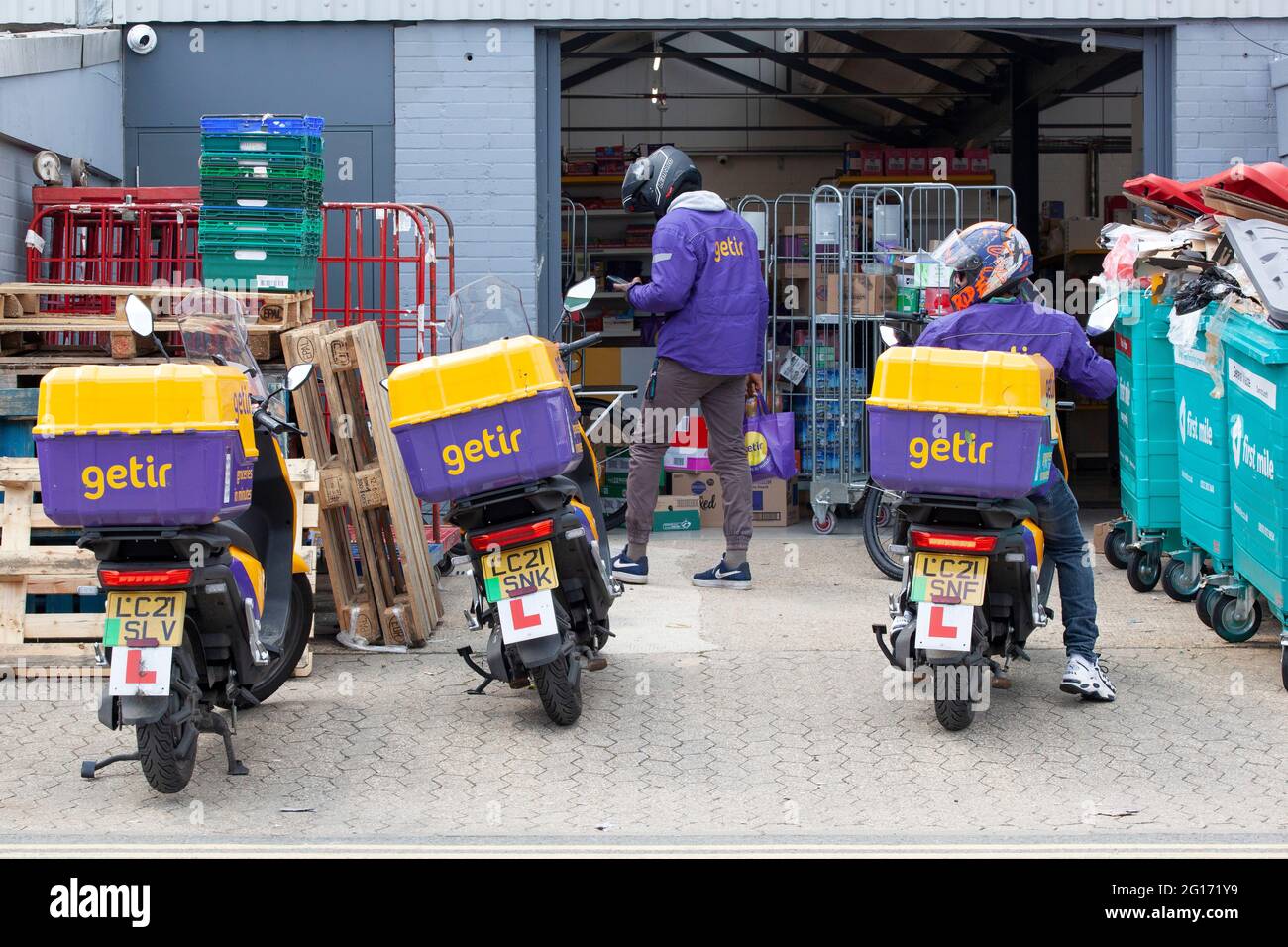 Getir driver hi-res stock photography and images - Alamy