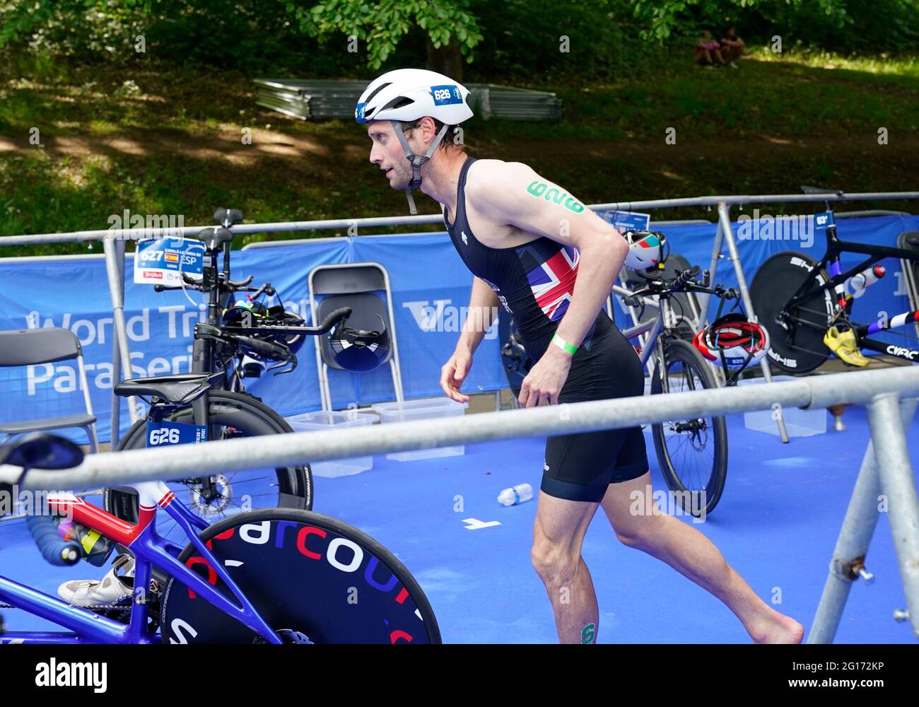 Dave Ellis in the bike transition zone during the AJ Bell 2021 World ...