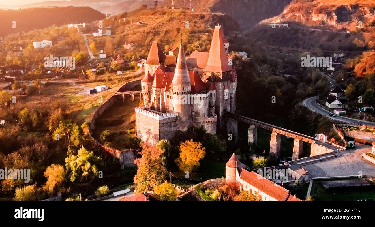 Castelul huniazilor or castelul corvinilor hi-res stock photography and ...
