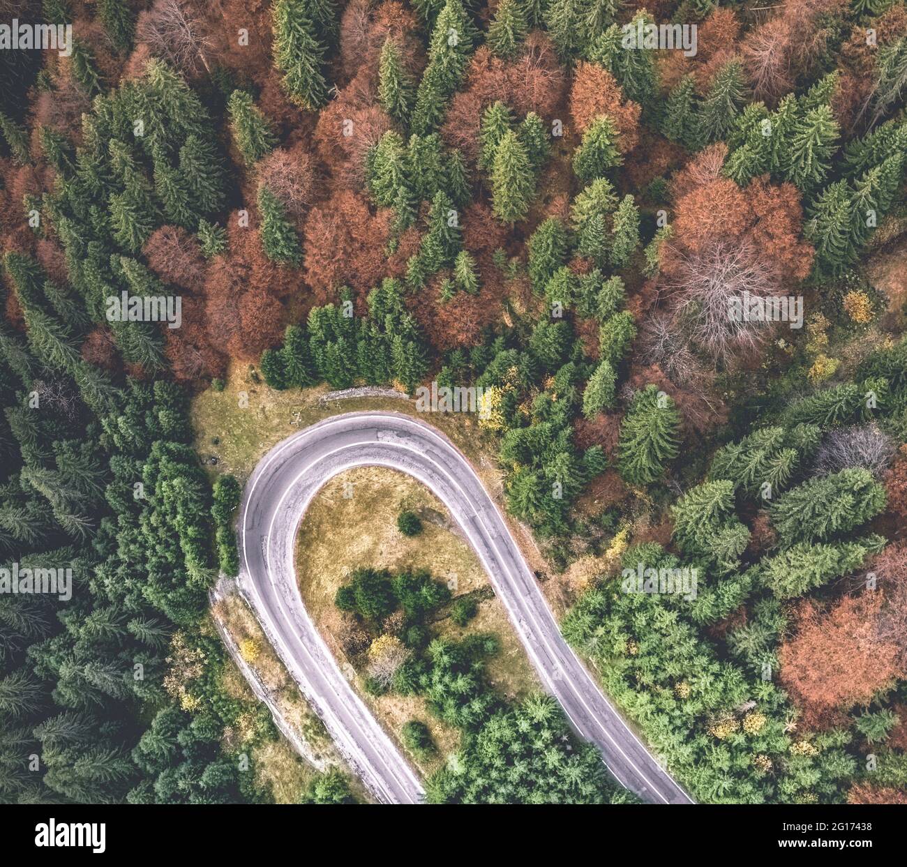 Curly road hi-res stock photography and images - Alamy