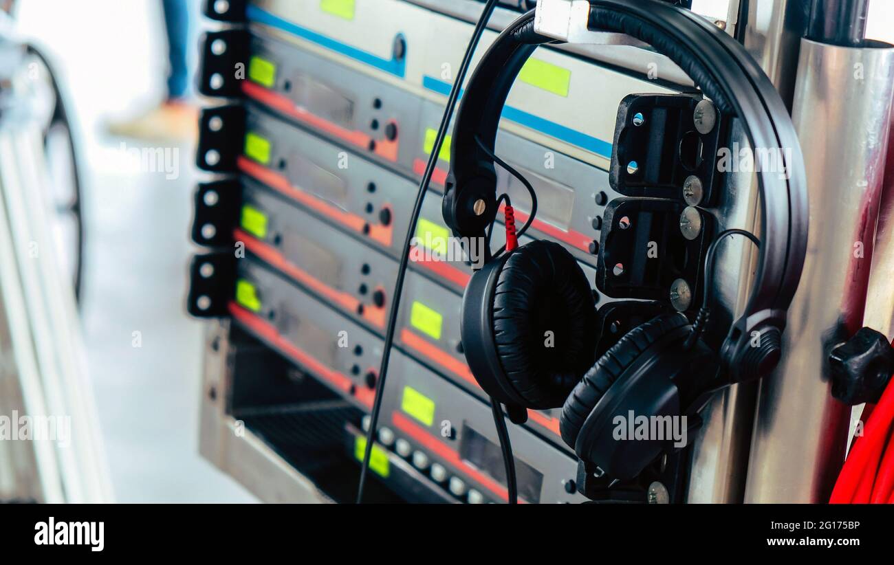 Professional film crew hi-res stock photography and images - Alamy