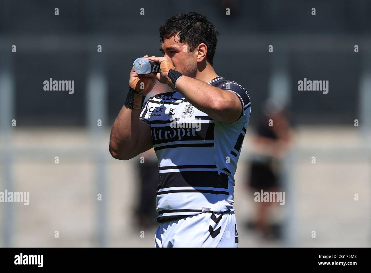 Andre Savelio (11) of Hull FC takes on water Stock Photo - Alamy