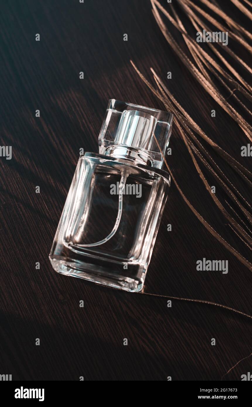 Mens perfume hi-res stock photography and images - Alamy