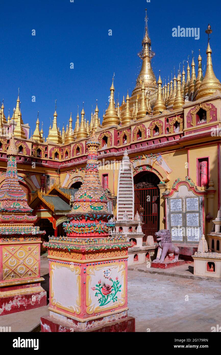Exterior of the Buddhist temple complex of Mohnyin Thambuddhei Paya in ...