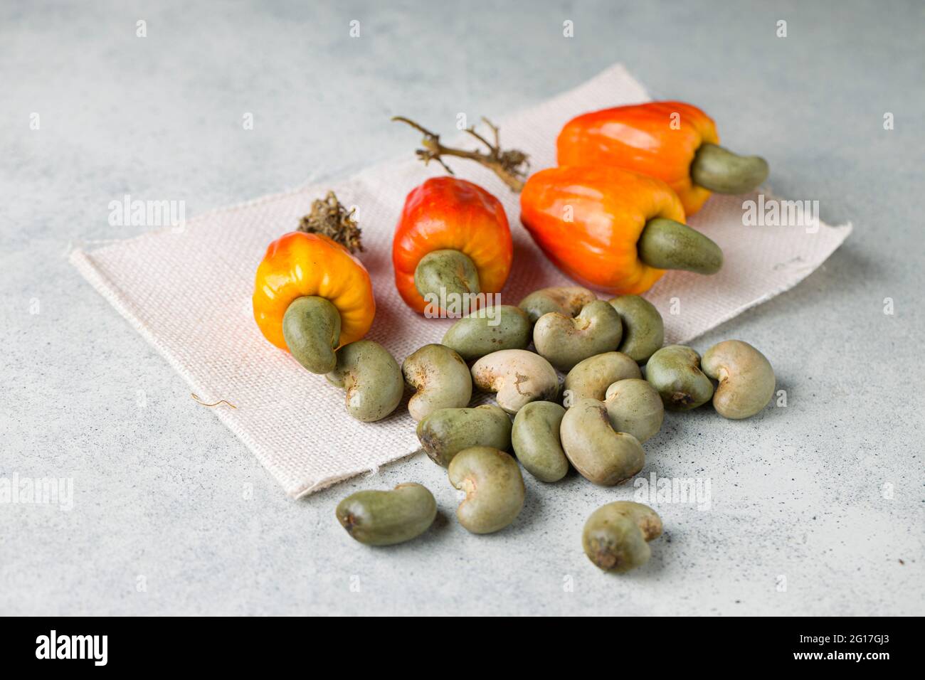 Kidney shaped seeds hi-res stock photography and images - Alamy
