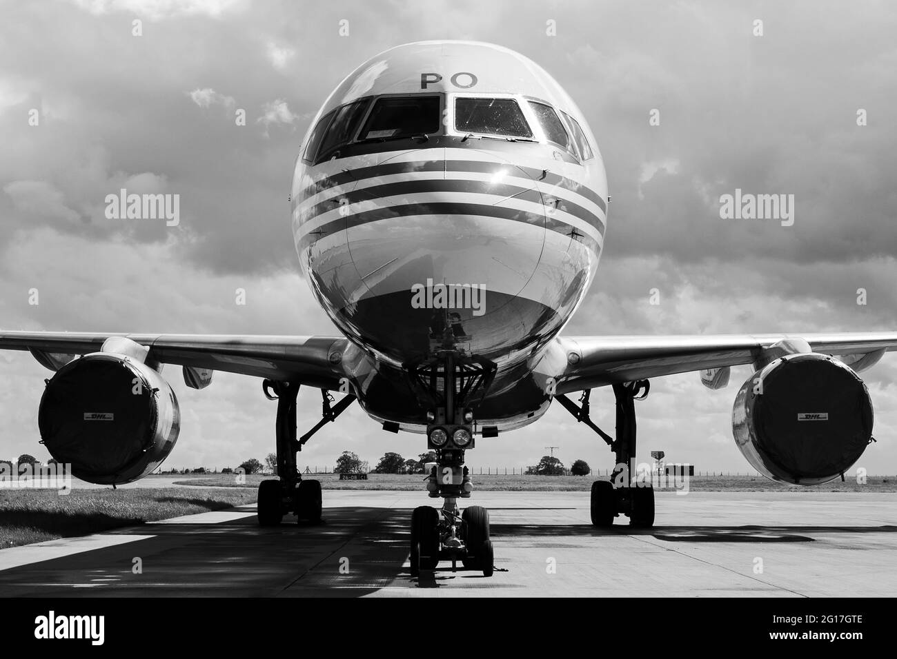 Dhl boeing 757 cargo aircraft Black and White Stock Photos & Images - Alamy