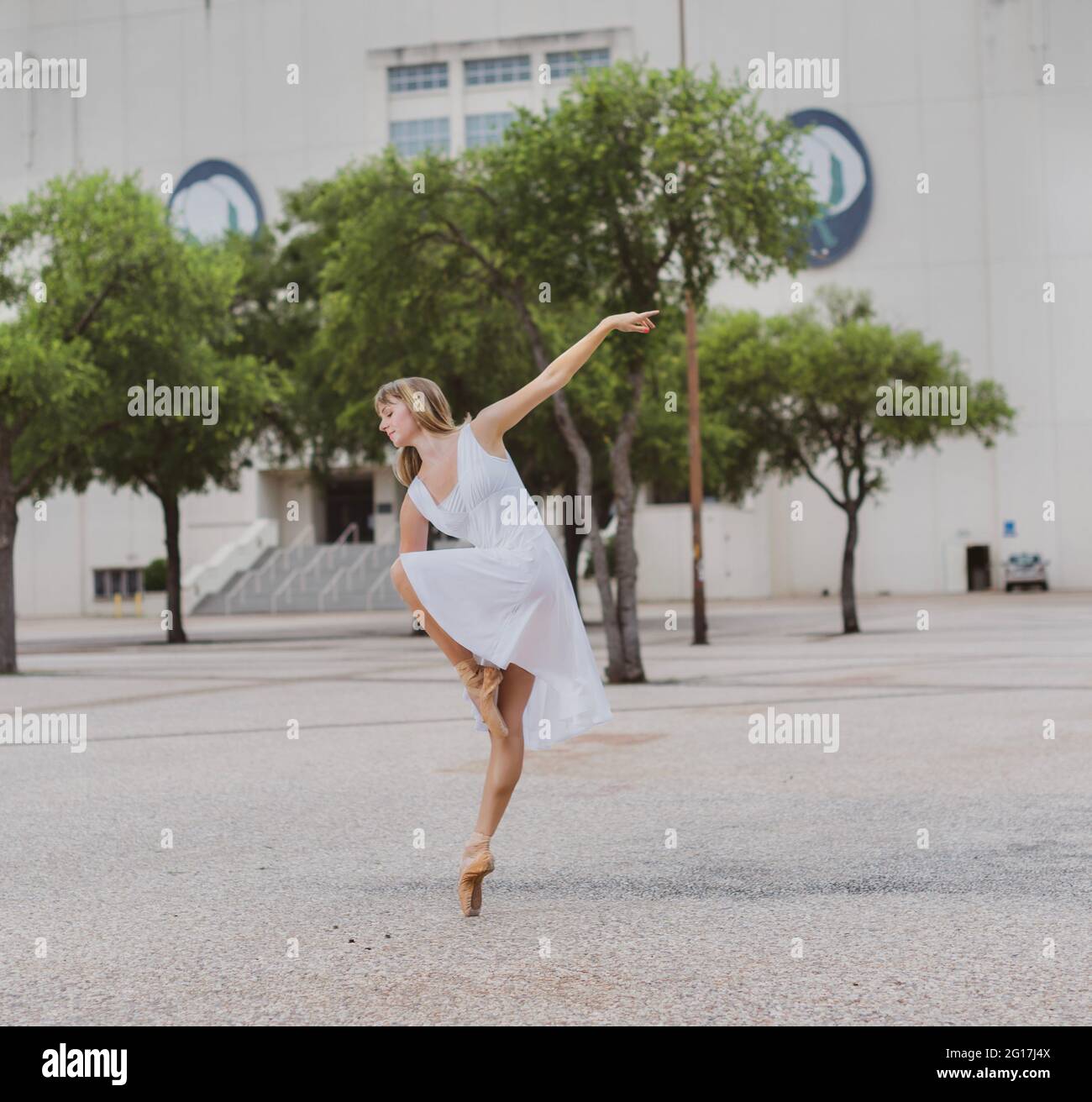Ballerina leaping hi-res stock photography and images - Alamy