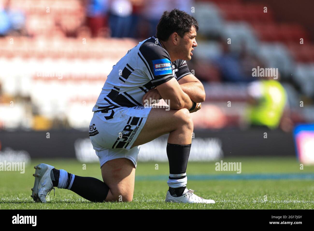 Andre Savelio (11) of Hull FC dejected after the game Stock Photo - Alamy