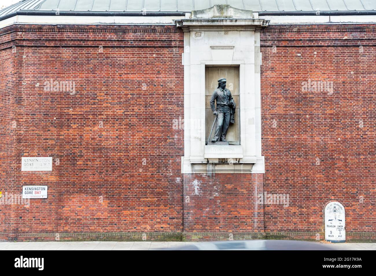 Statue of explorer David Livingston in wall, Kensington Gore, London ...