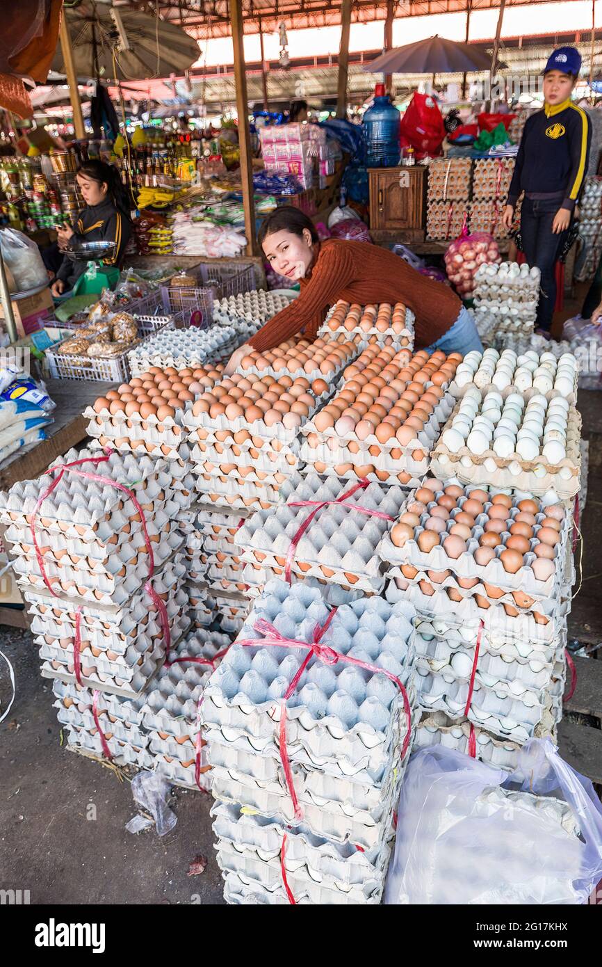 Market stall eggs hi-res stock photography and images - Alamy