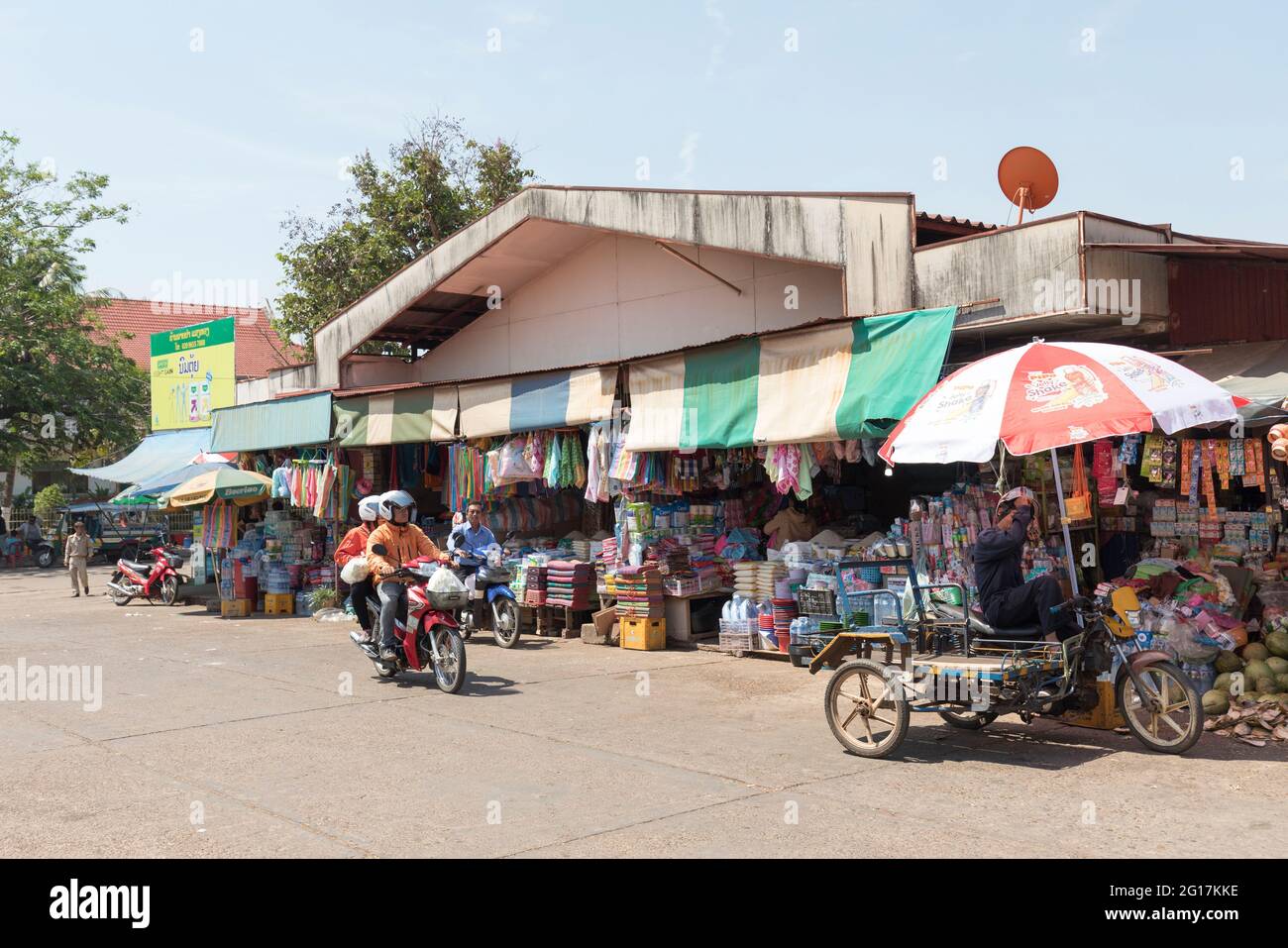 Pakse market hi-res stock photography and images - Alamy