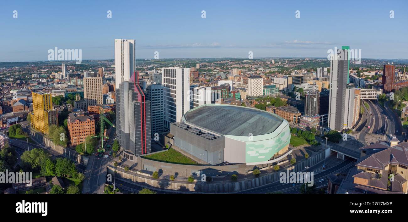 Leeds arena and an Aerial view of Leeds City Centre from the south ...