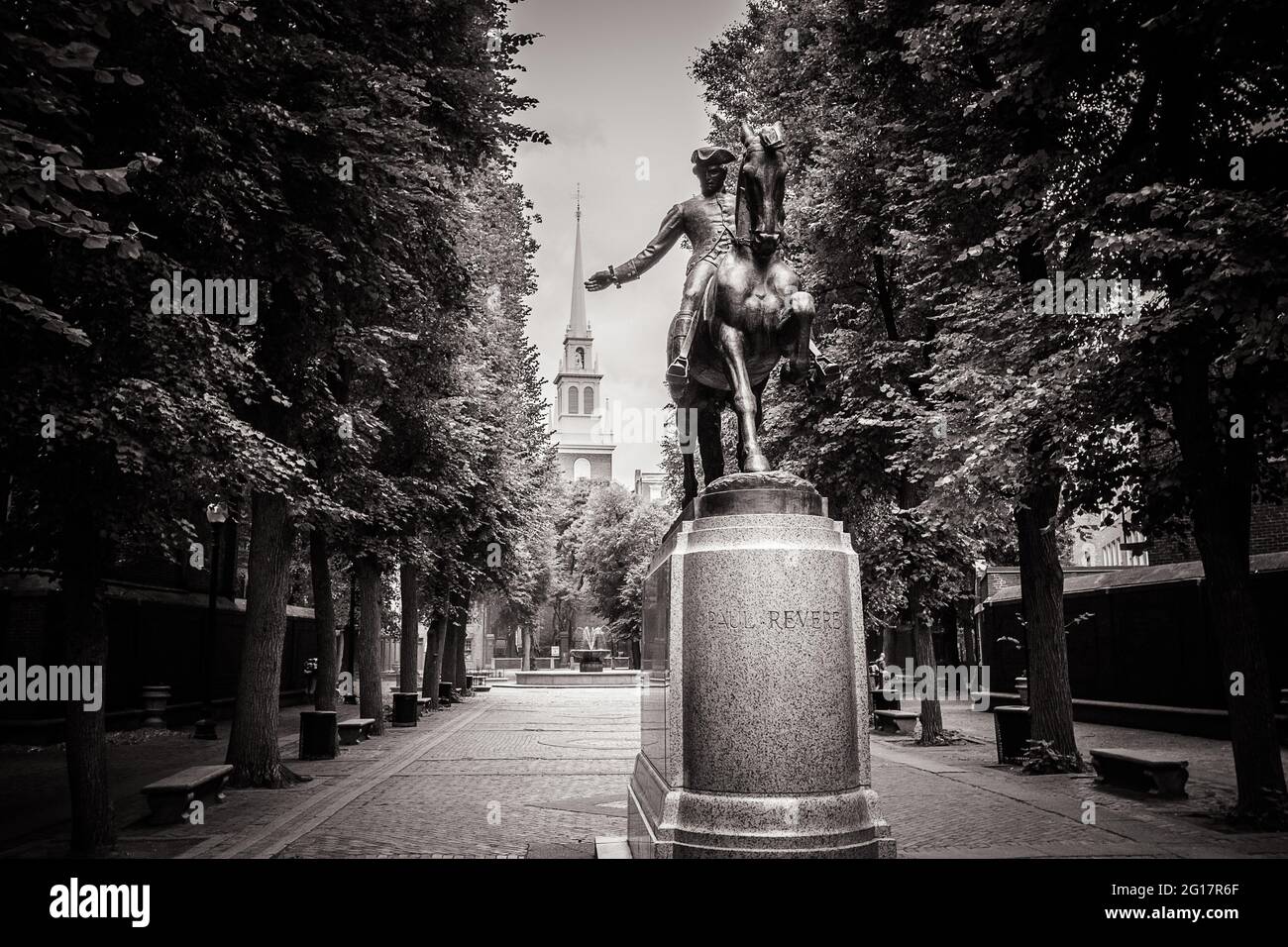 Paul revere statue hi-res stock photography and images - Alamy