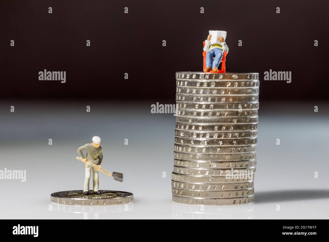 Wealth inequality concept coins hi-res stock photography and images - Alamy